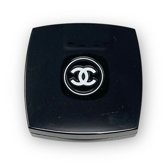 CHANEL | Makeup | Chanel Ombre Unique Shadowlightschamois Daylight Buff ...